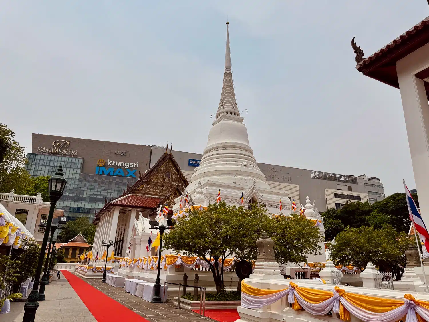 Wat Pathum Wanaram: A Temple In The Middle Of Shopping Malls
